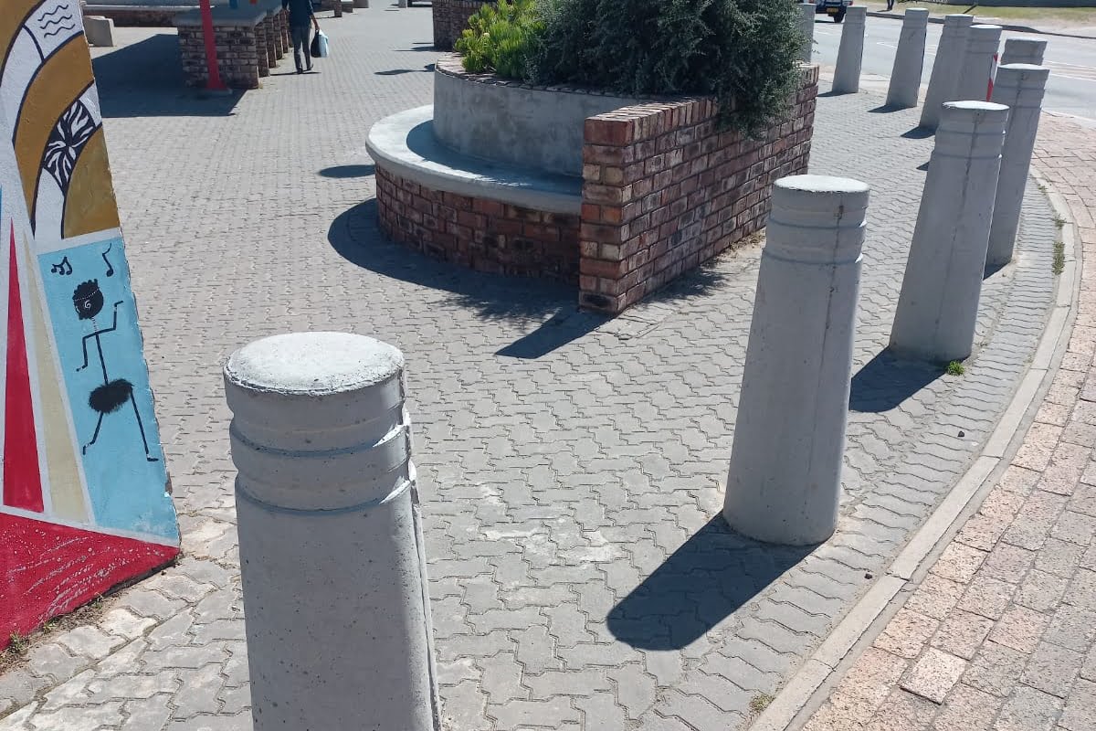 Bollards - Mobicast | Bricks | Blocks | Pavers | Kerbs